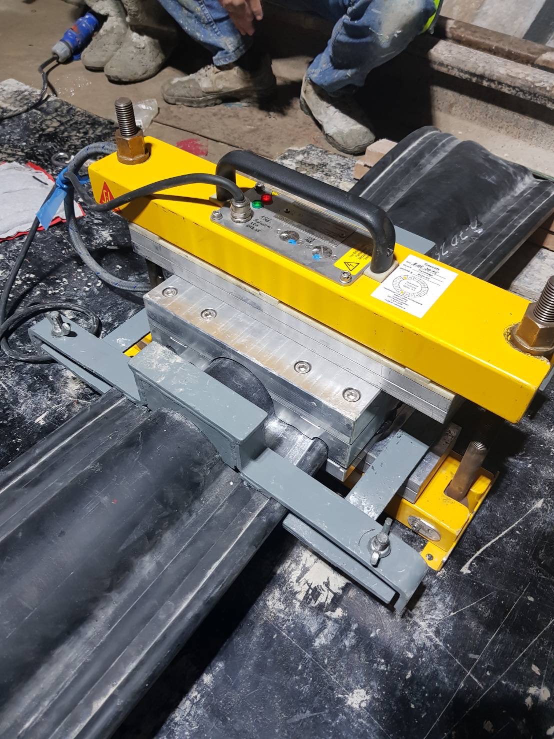 งานเชื่อม Omega Joint อุโมงค์รถไฟ้า MRT - planbmultitech